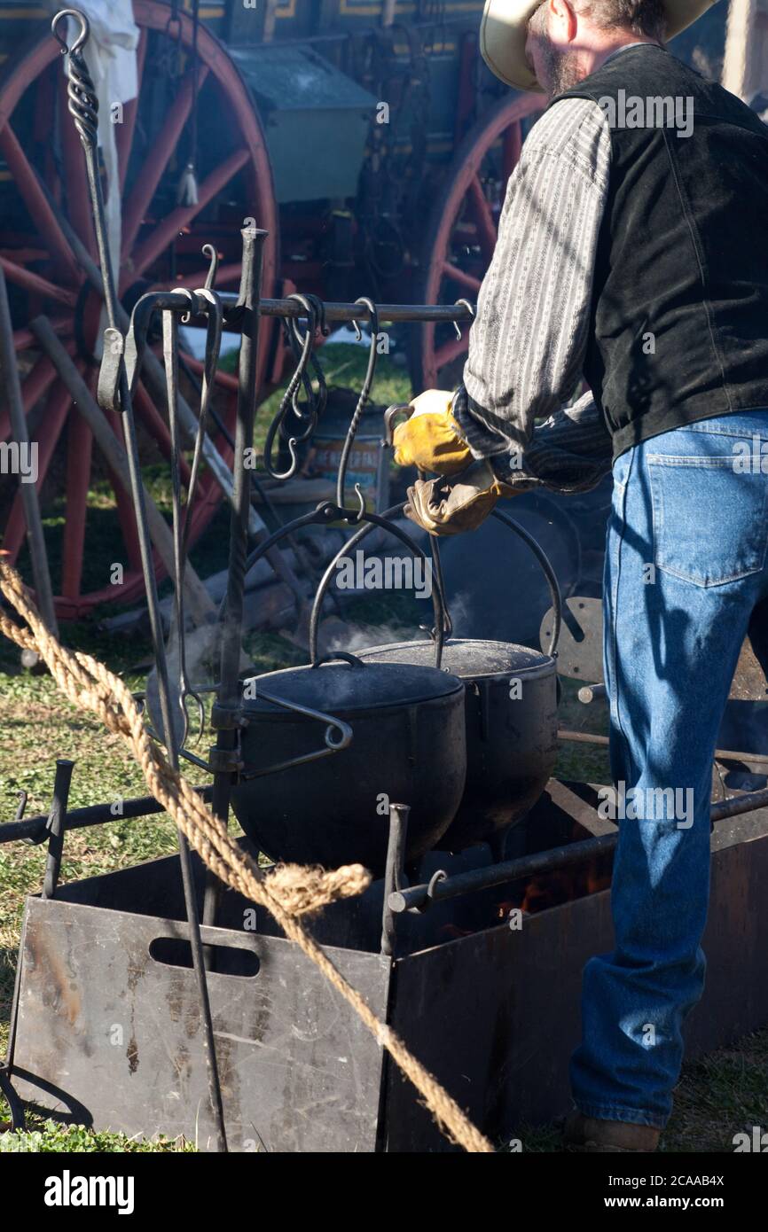 Cowboy cooking over an open fire Stock Photo - Alamy