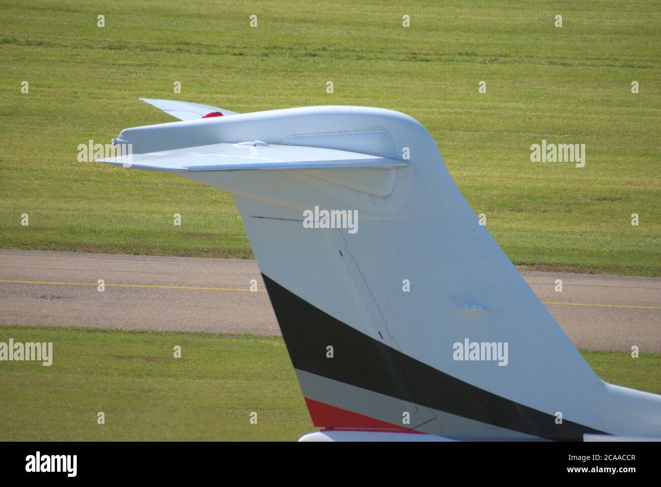 Airplane airport repair hi-res stock photography and images - Alamy