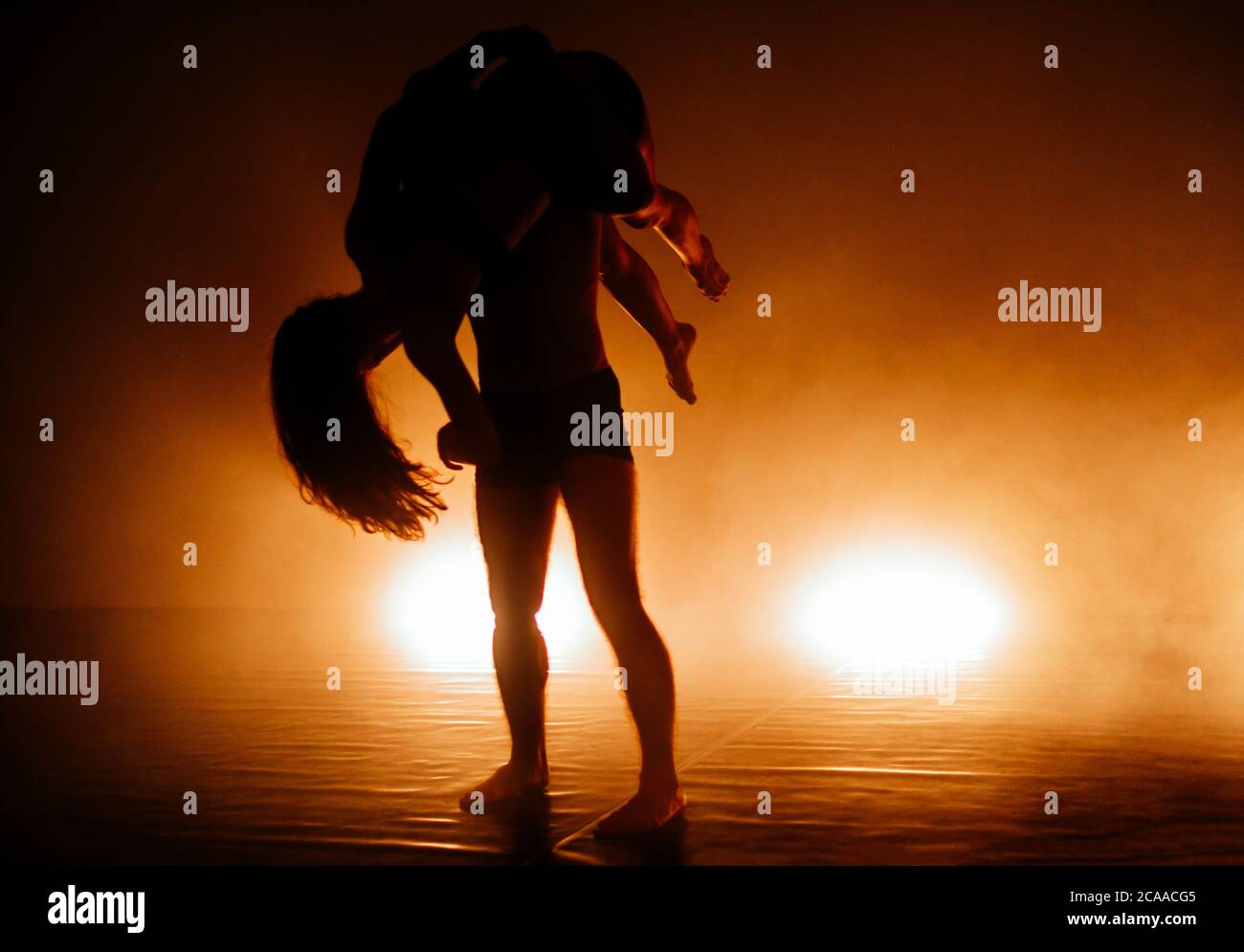 Contemporary dancing performers in dance practice class Stock Photo - Alamy