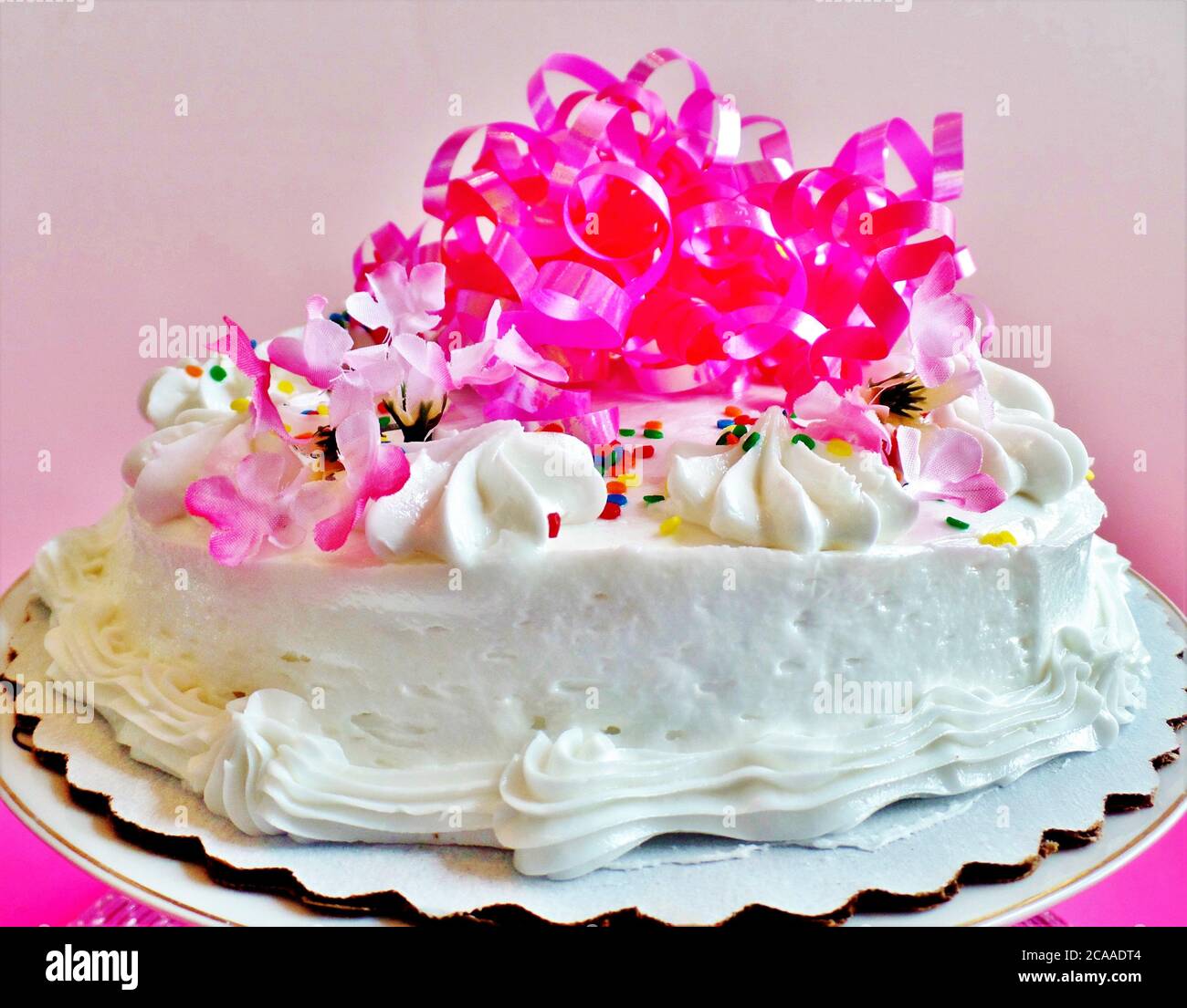 Cake with ribbon hi-res stock photography and images - Alamy