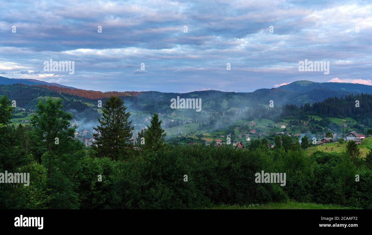 Beautiful scenery between mountains hi-res stock photography and images ...