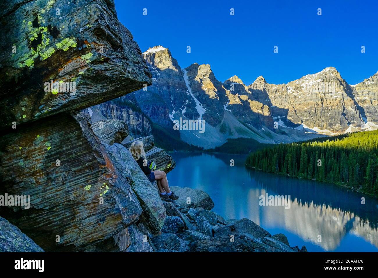 First light at moraine lake hi-res stock photography and images - Alamy