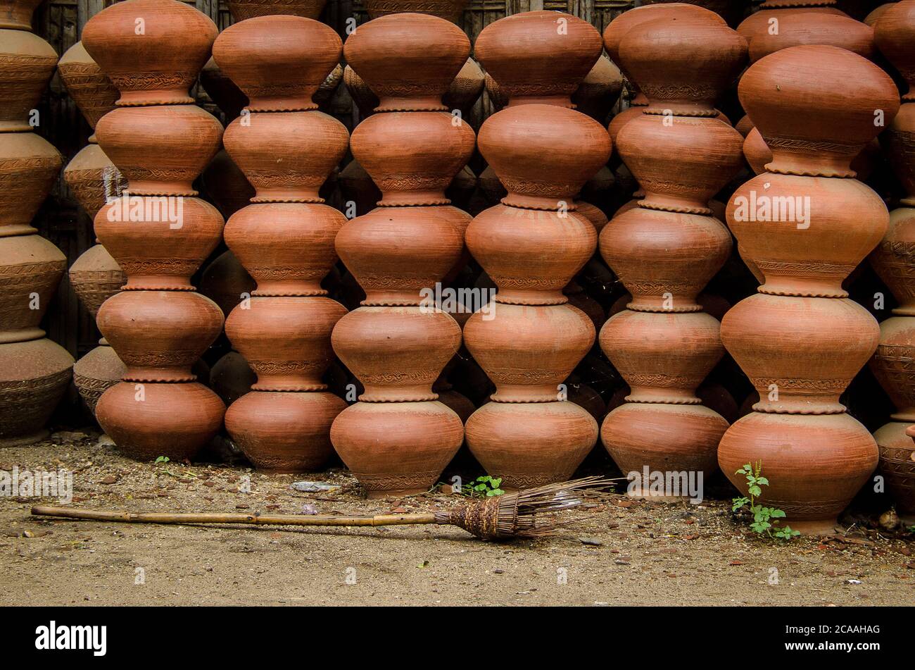 Cooking bowels for sale at a market in Myanmar Stock Photo - Alamy