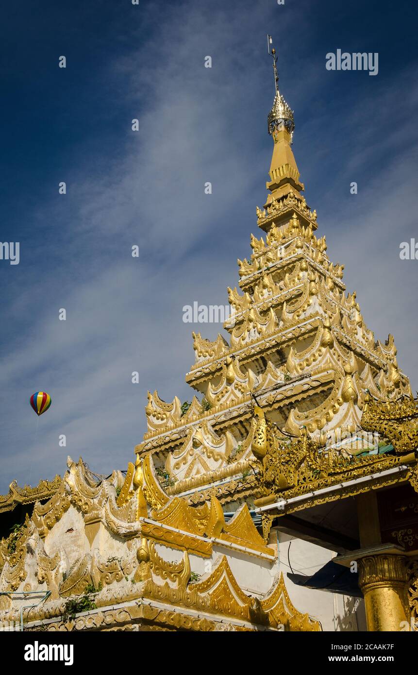 Mahamuni Buddha Temple near Mandalay Stock Photo - Alamy
