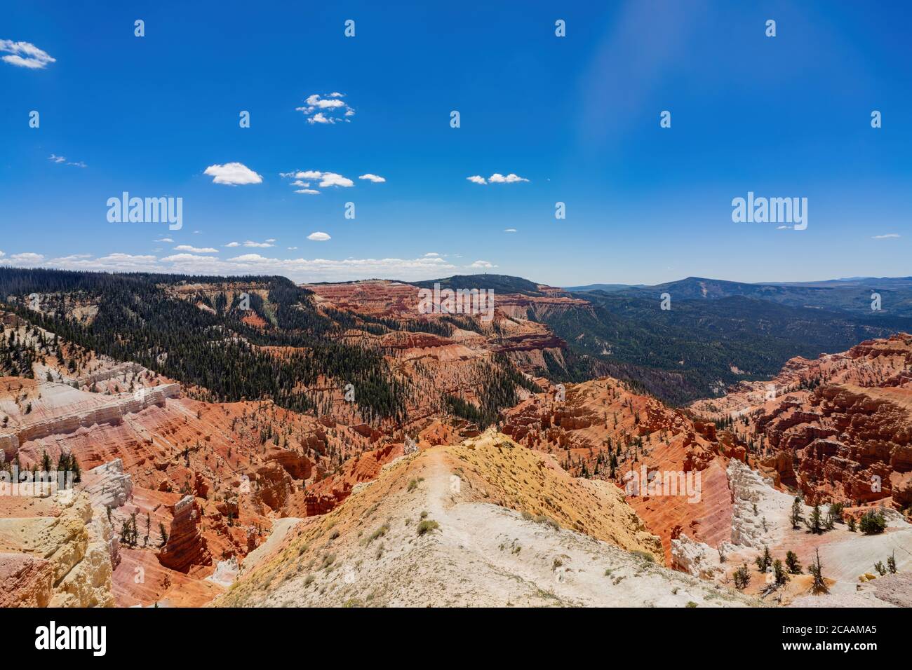Beautiful landscape saw from North View Lookout of Cedar Breaks ...