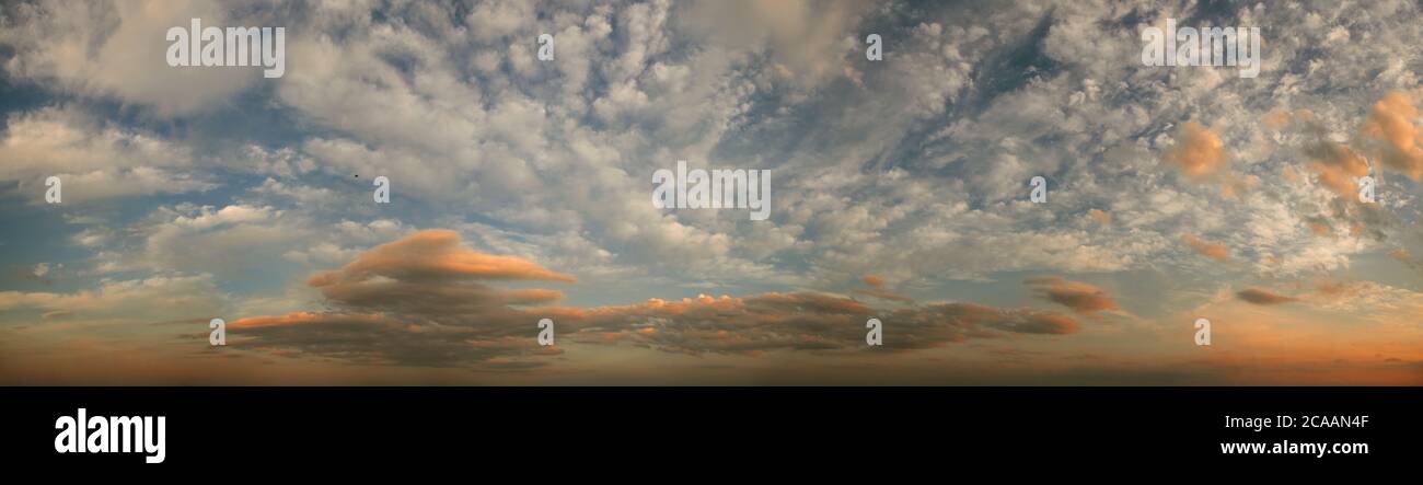 Golden twilight. Dramatic skies under evening sea Stock Photo - Alamy
