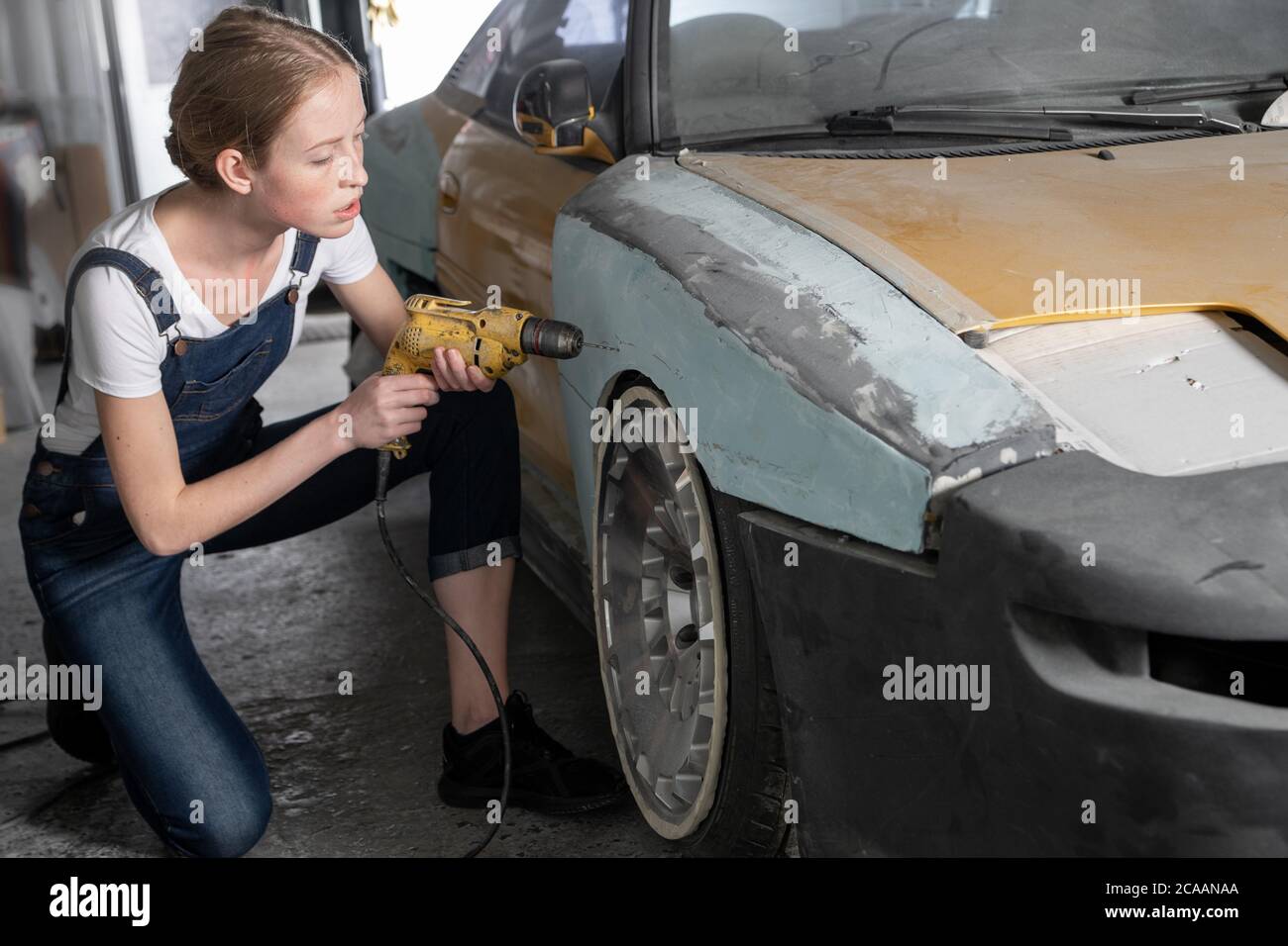 Car tuning station hi-res stock photography and images - Alamy