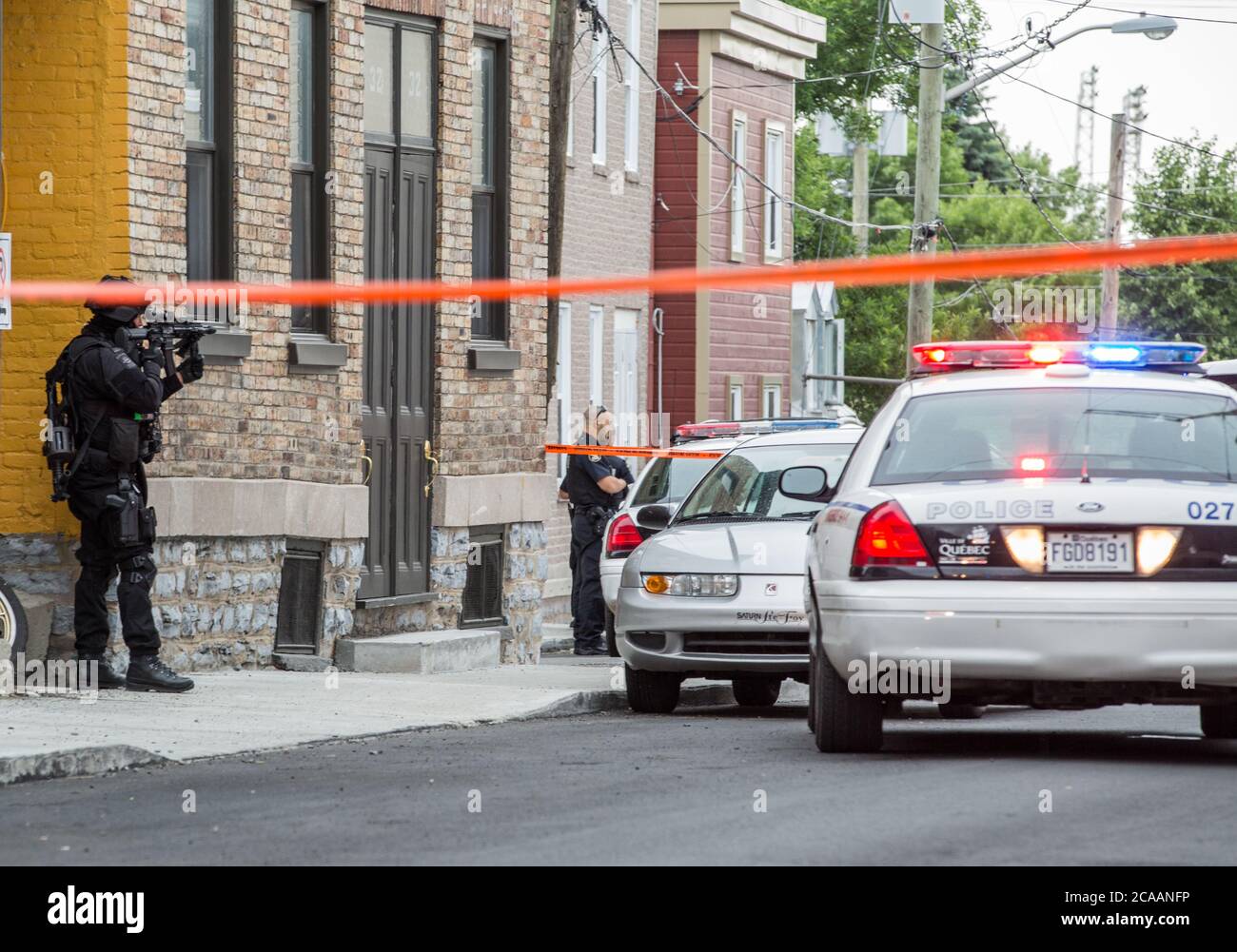 Swat team tv hi-res stock photography and images - Alamy