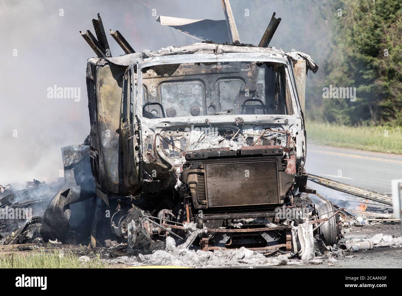 Tractor trailer burned Stock Photo - Alamy