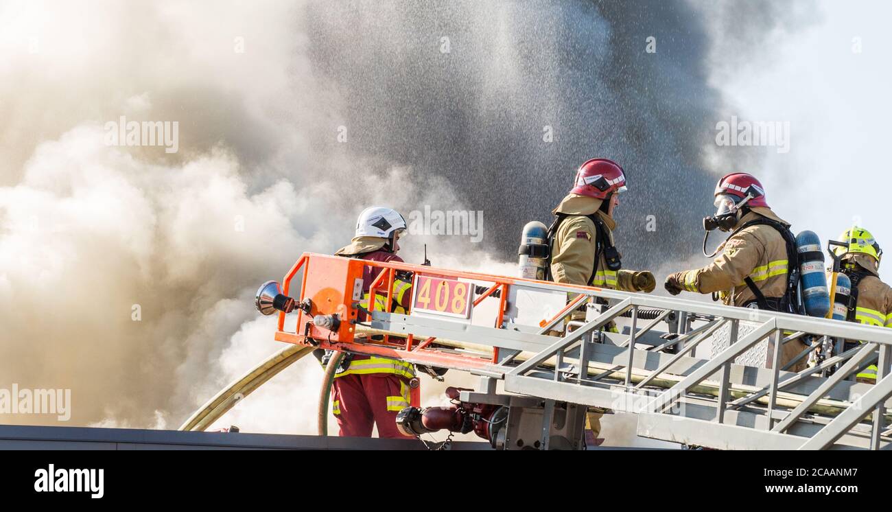 Firefighter battle house fire Stock Photo - Alamy
