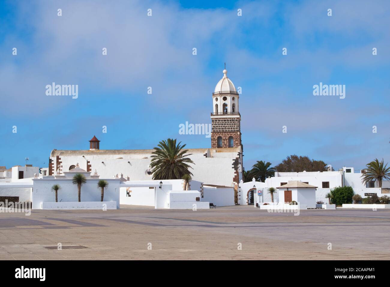 Old lanzarote historic town architecture hi-res stock photography and ...