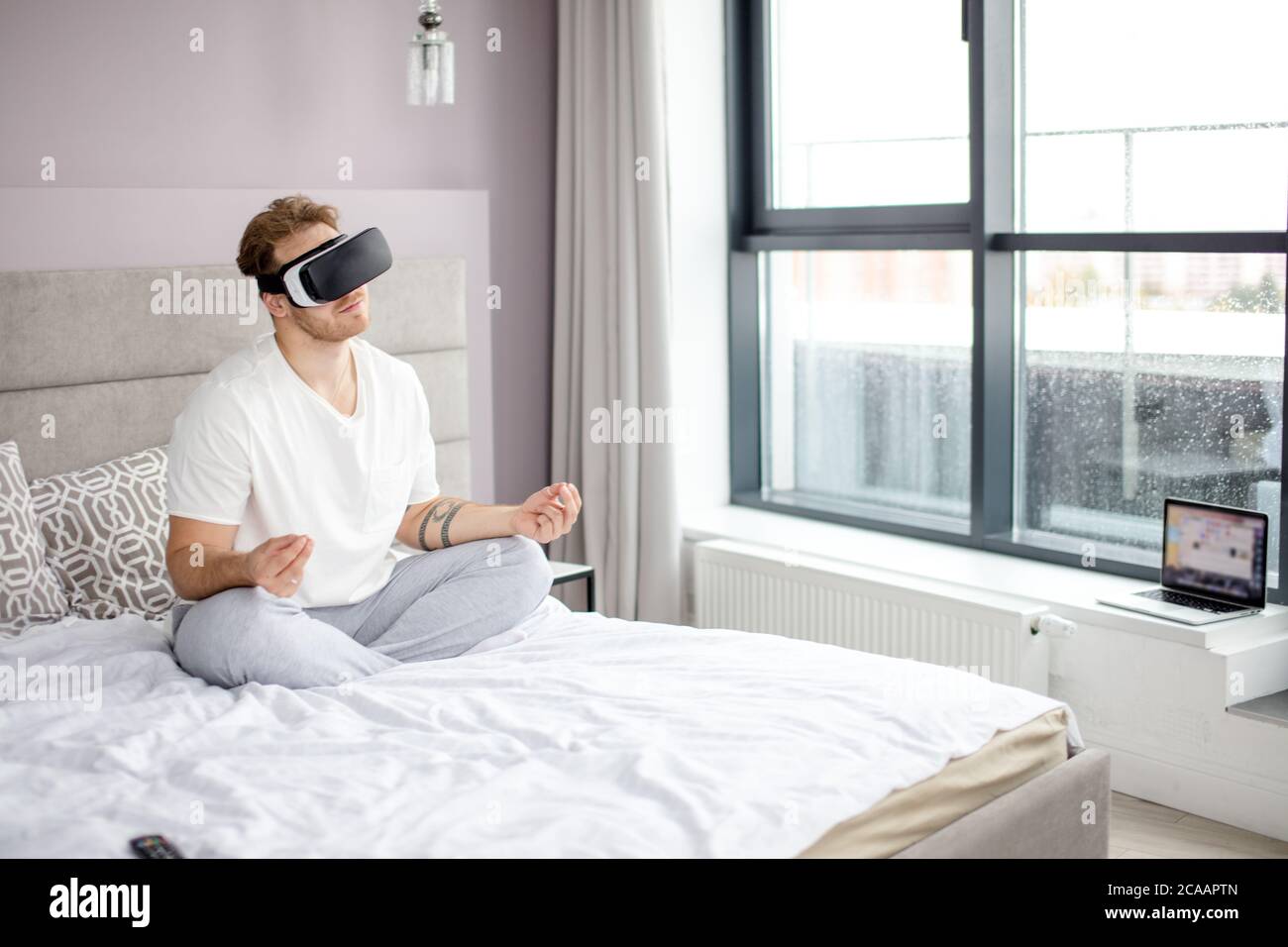 Reality pose hi-res stock photography and images - Alamy