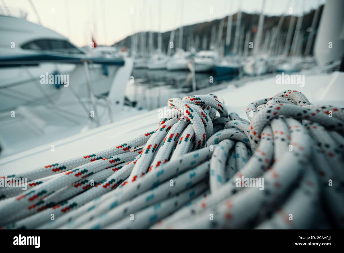 Close-up ropes and rigging on board the yacht in the sea marina Stock ...