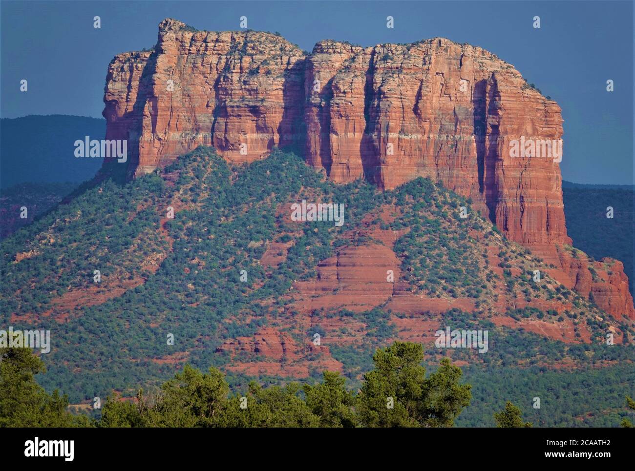 The beautiful red rocks in Sedona, Arizona attract tourists from around ...