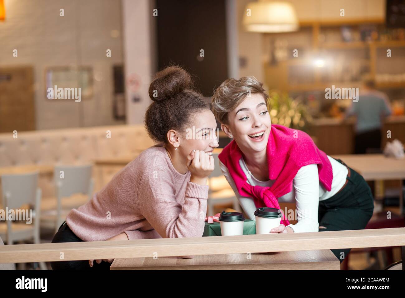 Female 30s shopping centre talking hi-res stock photography and images ...