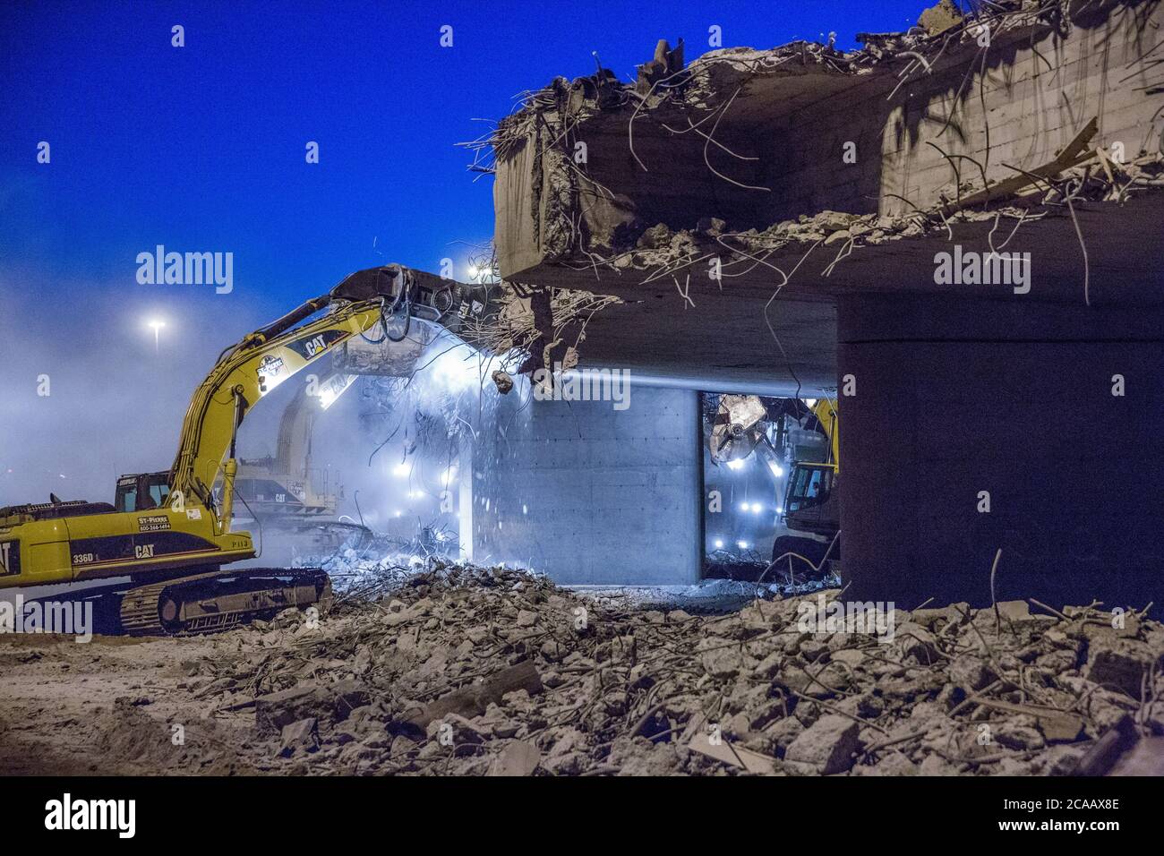 Demolition excavator hi-res stock photography and images - Alamy
