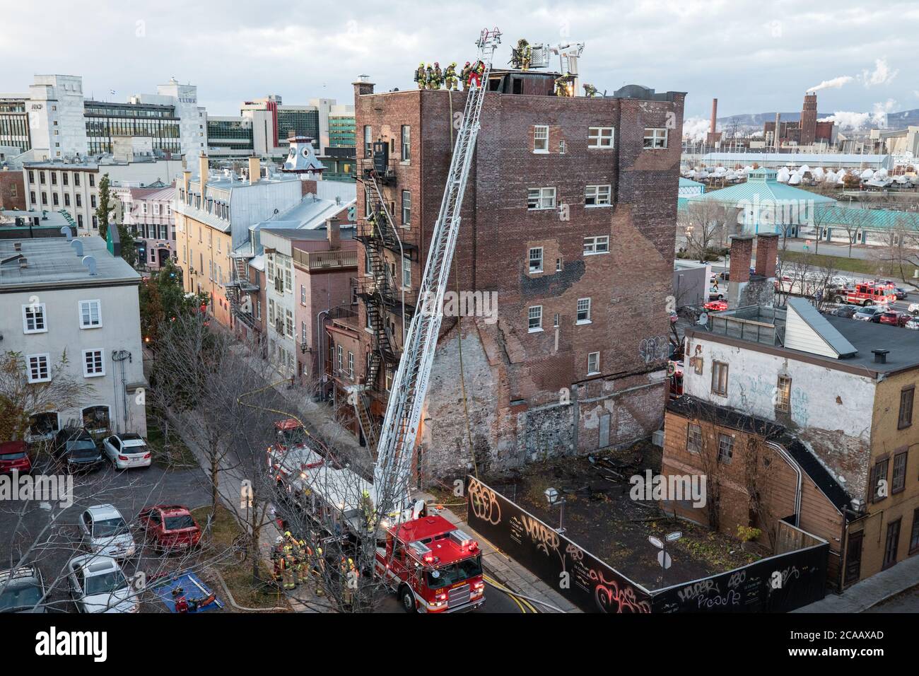 Fire truck ladder around building on fire Stock Photo - Alamy