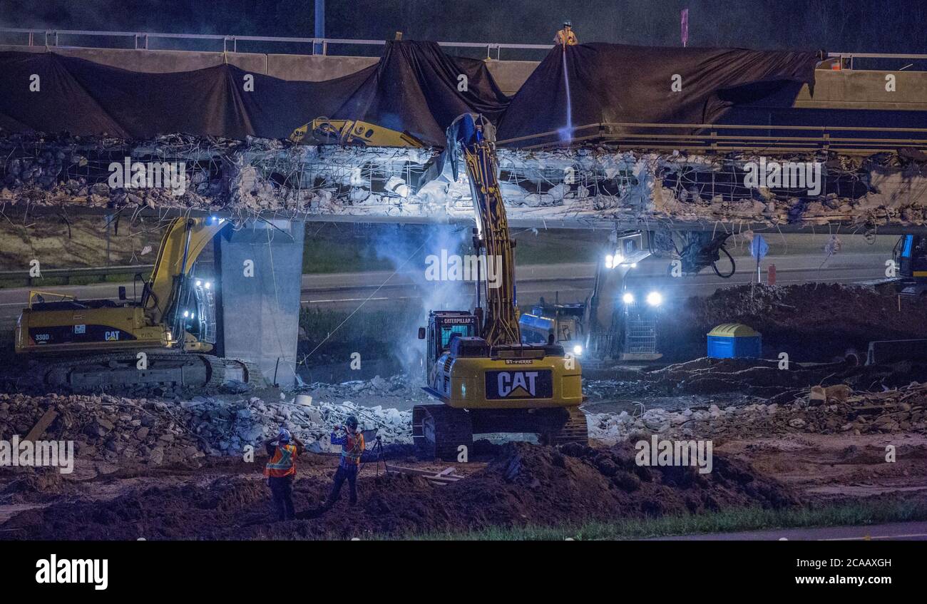 Demolition excavator hi-res stock photography and images - Alamy