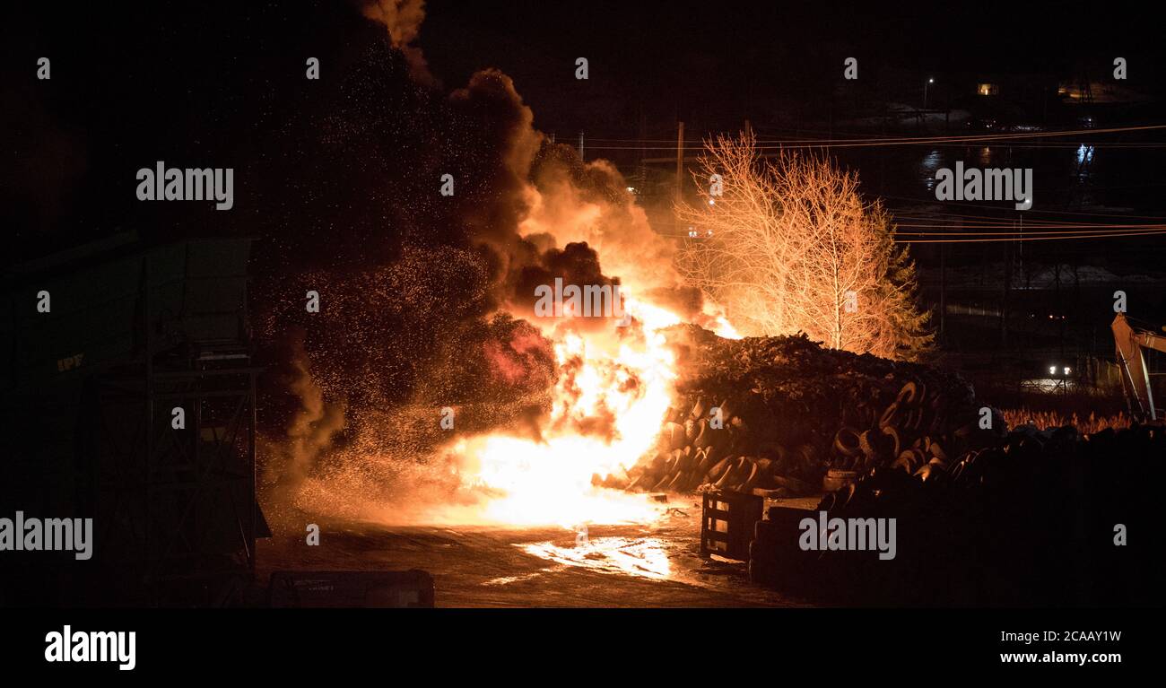 Pile of tire in fire hi-res stock photography and images - Alamy