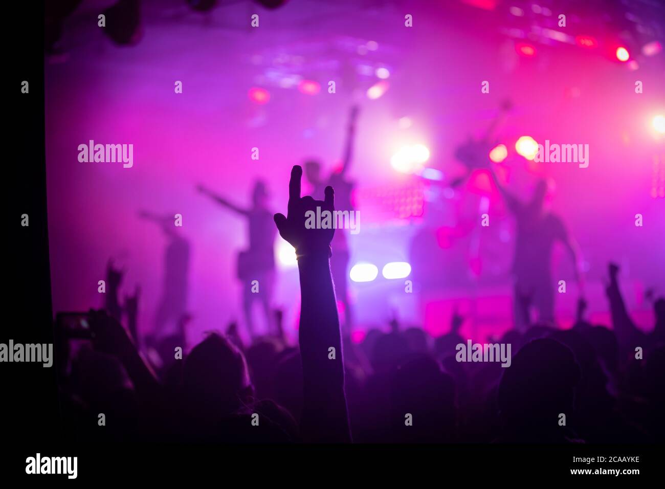 Hands up crowd bar hi-res stock photography and images - Alamy