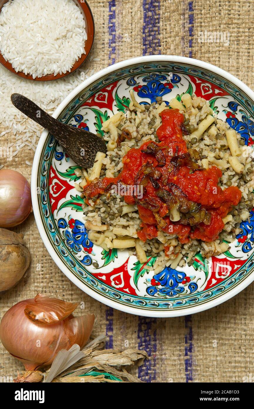 Koshari (Egyptian street food Stock Photo - Alamy