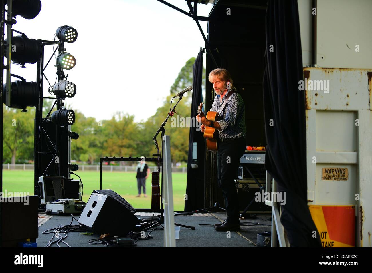 Geoff achison singing hi-res stock photography and images - Alamy