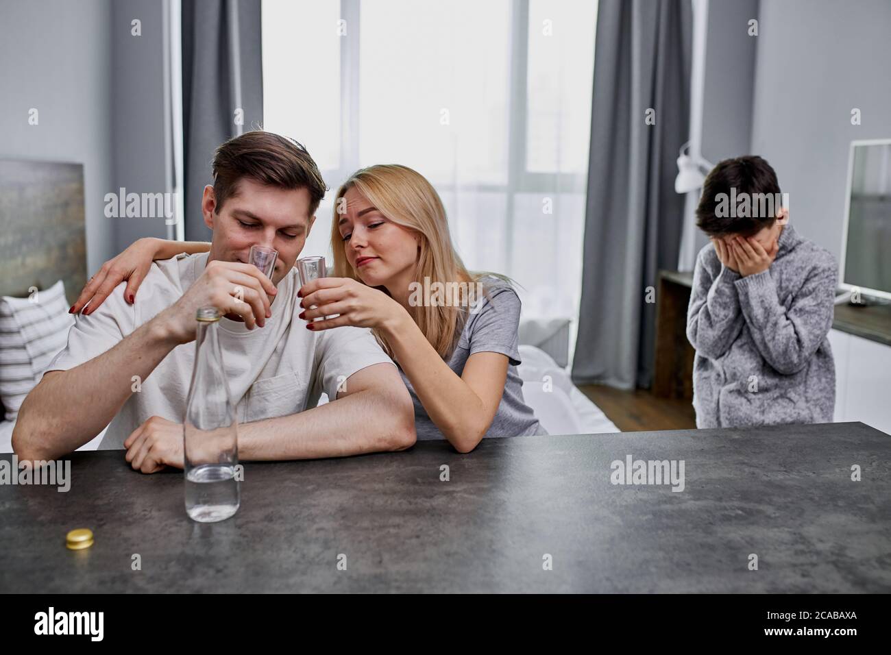 Parents drinking alcohol hi-res stock photography and images - Alamy