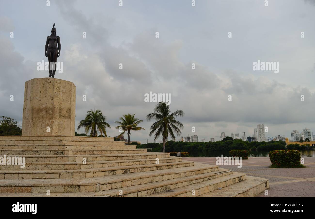 La india catalina statue hi-res stock photography and images - Alamy