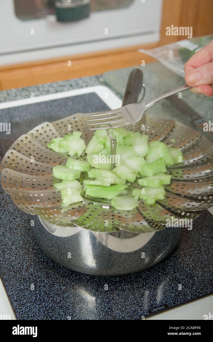 Vegetable strainer hi-res stock photography and images - Alamy