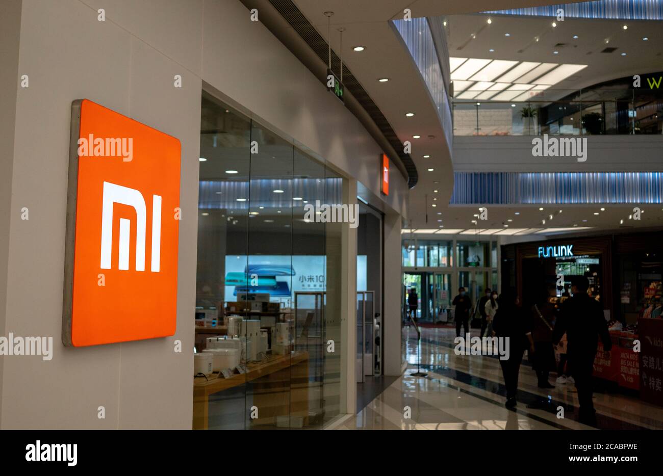 Xiaomi shop hi-res stock photography and images - Alamy