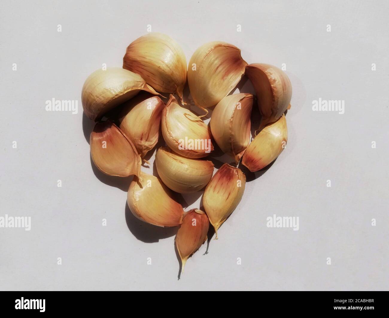 Overhead shot of garlic on a white background Stock Photo - Alamy