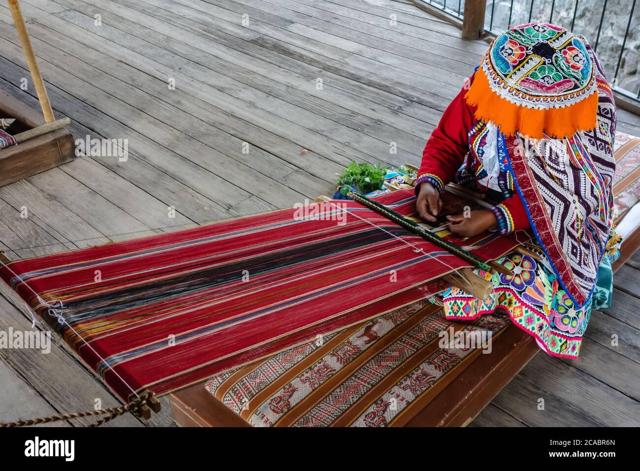 Female weaving manually in Arequipa, Peru Stock Photo - Alamy