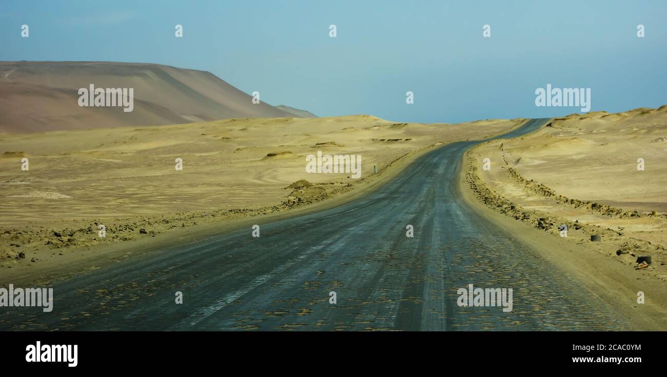 Road crossing the Paracas National Reserve Stock Photo - Alamy