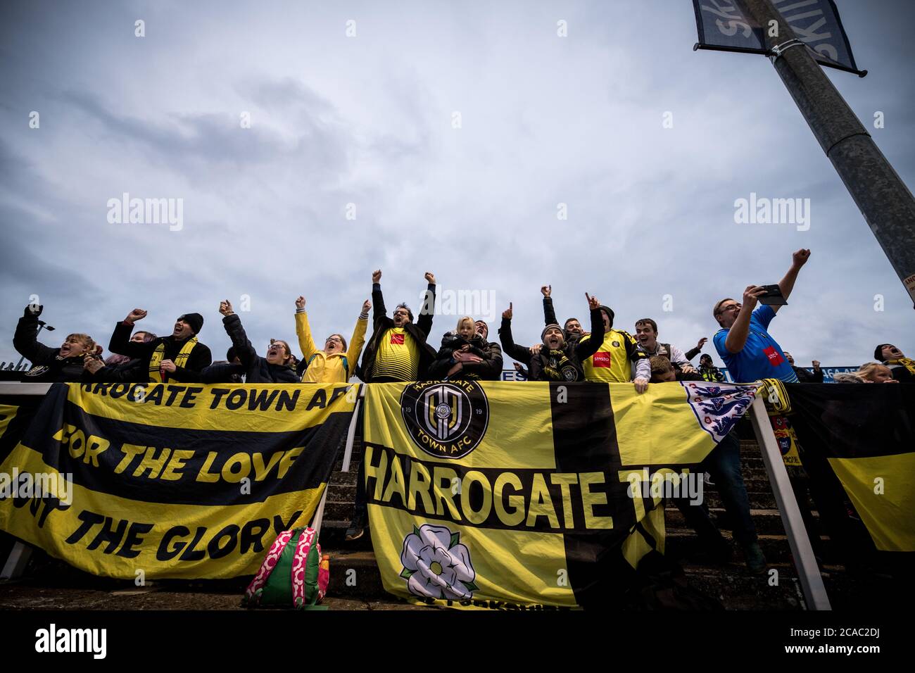 Harrogate crowd flags hi-res stock photography and images - Alamy