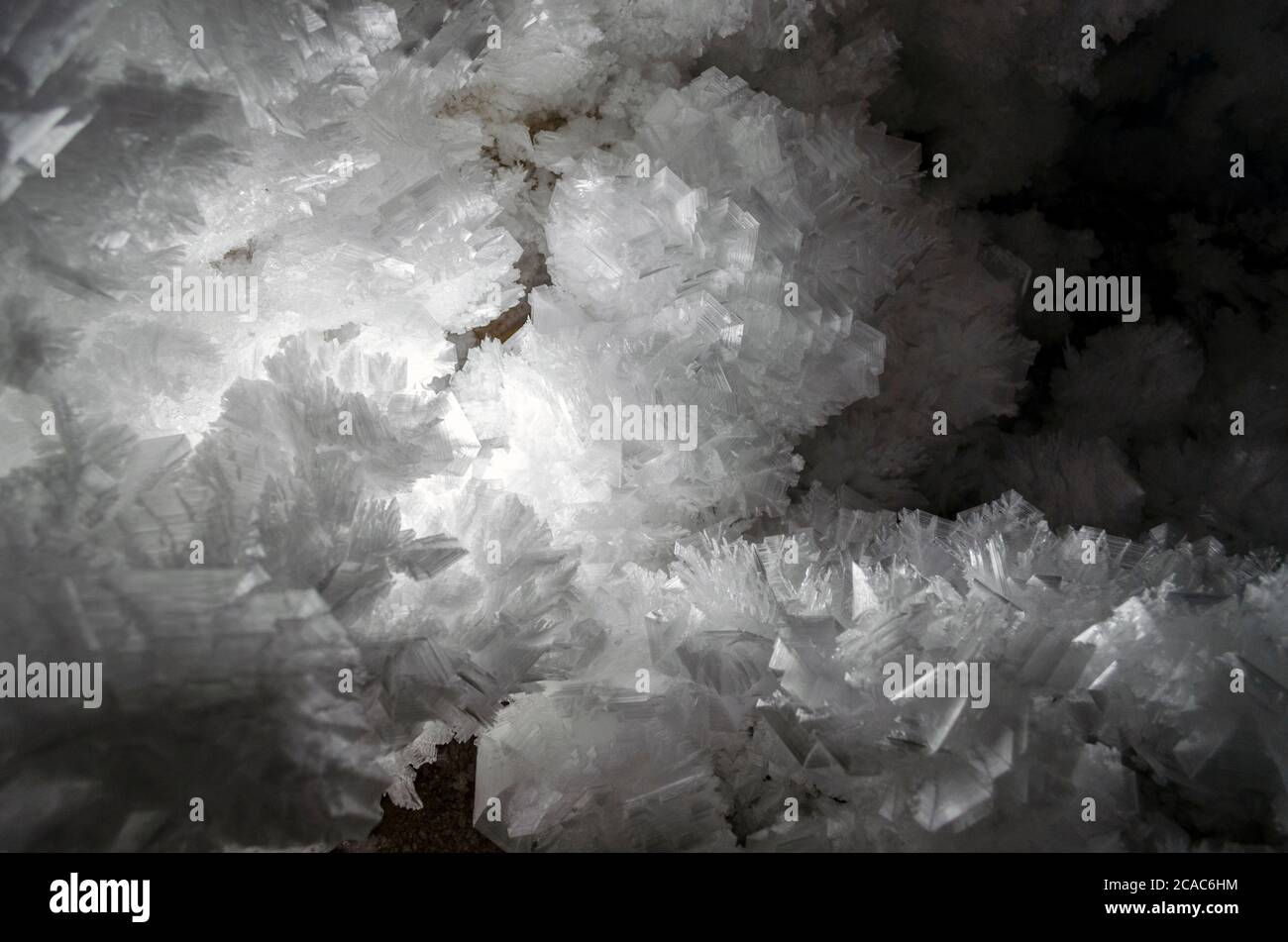 Snowflakes, pieces of ice, drizzle, snowy, frozen crystals of water ...