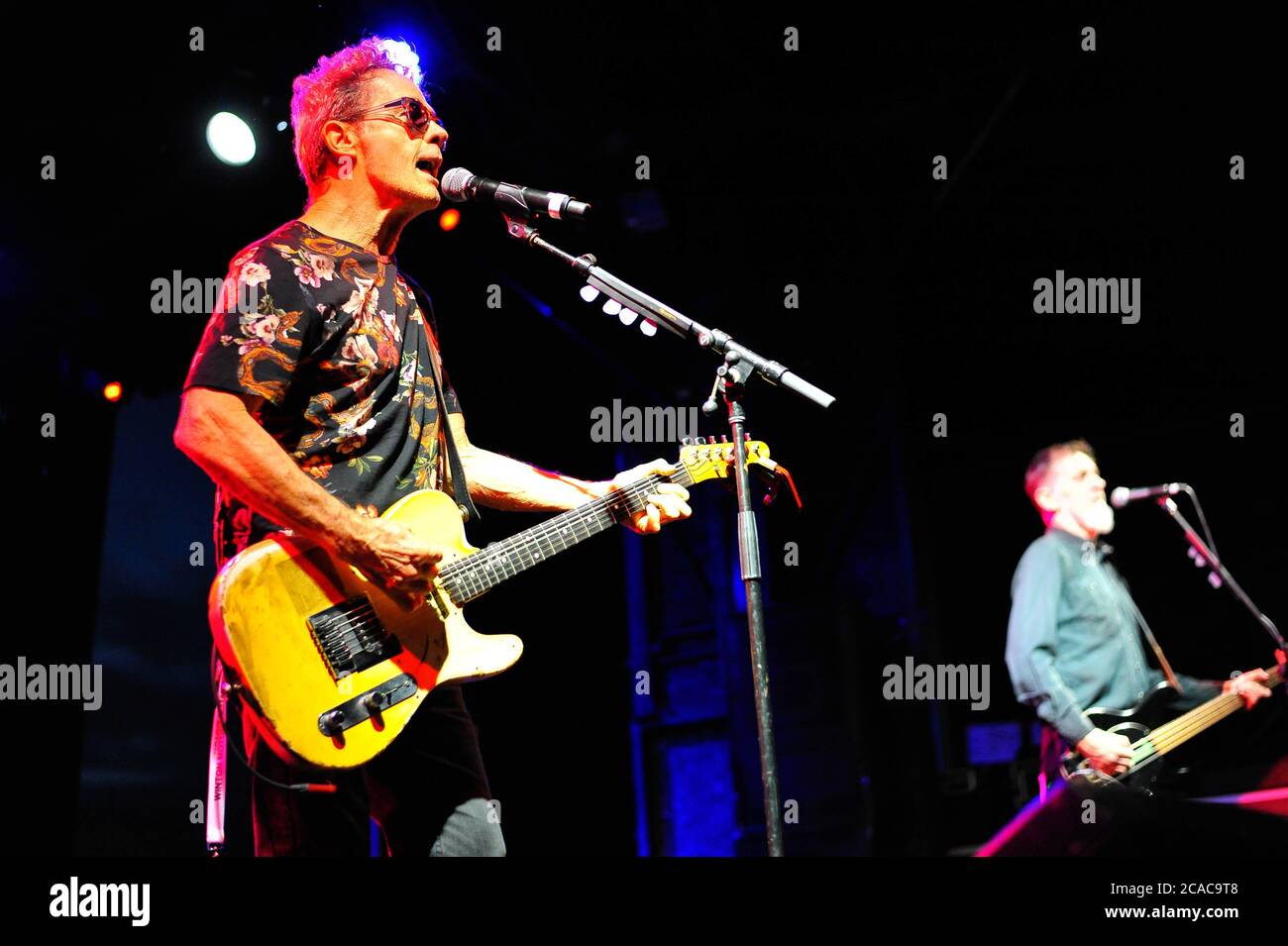 Choirboys mark gable playing guitar hi-res stock photography and images ...
