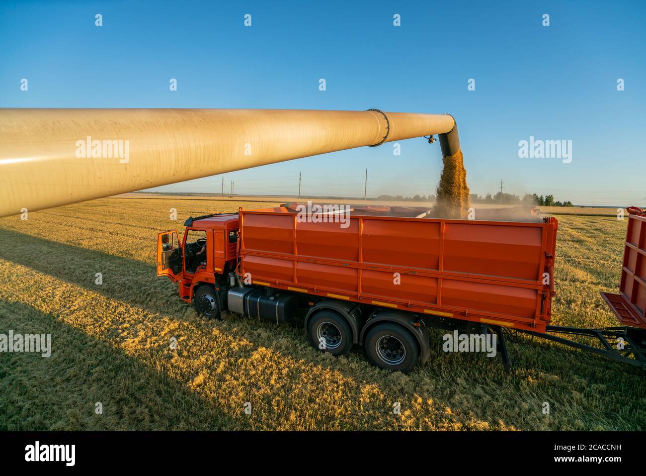 Combine pours corn on truck hi-res stock photography and images - Alamy