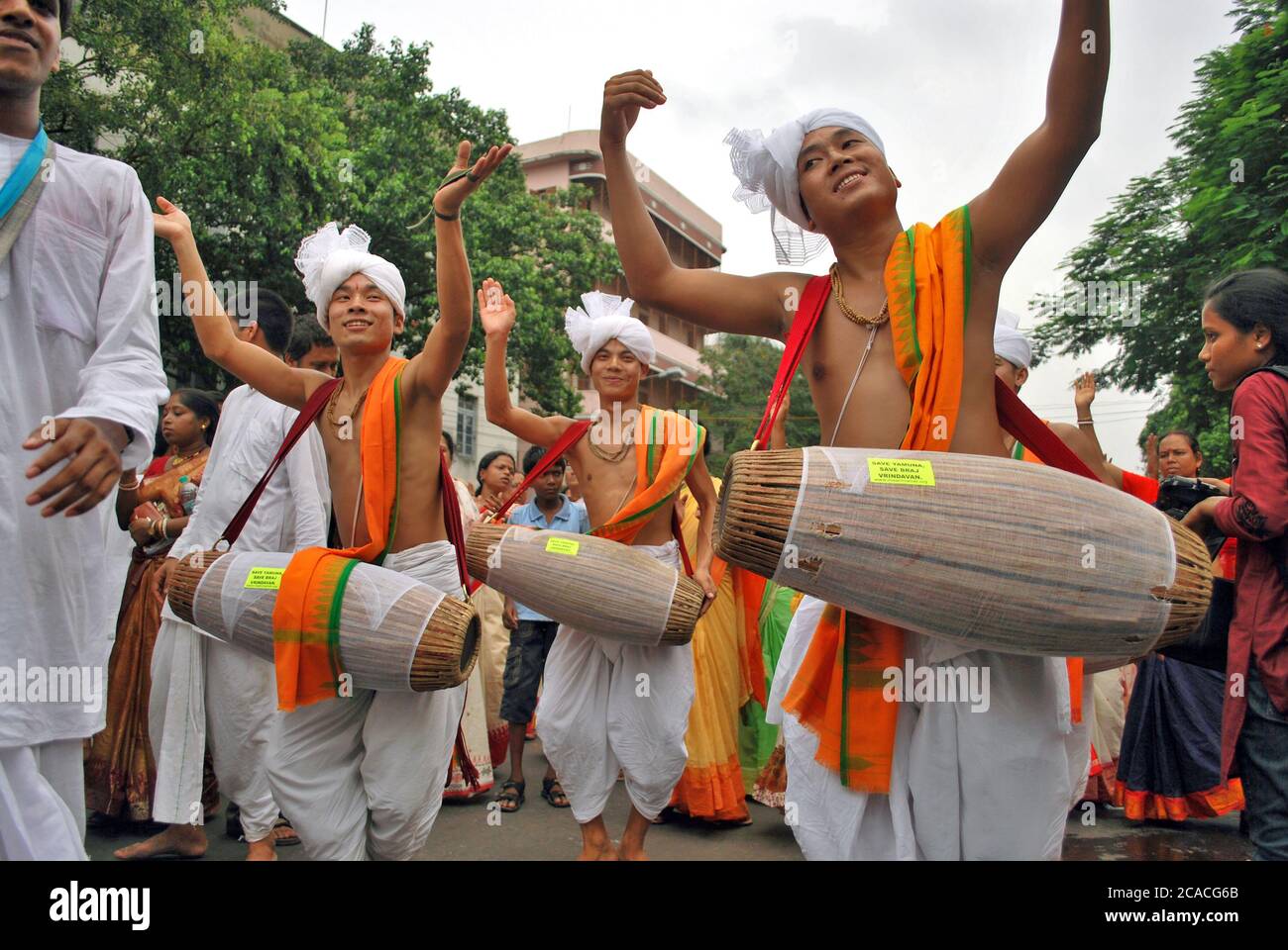 Iskcon dancers hi-res stock photography and images - Alamy