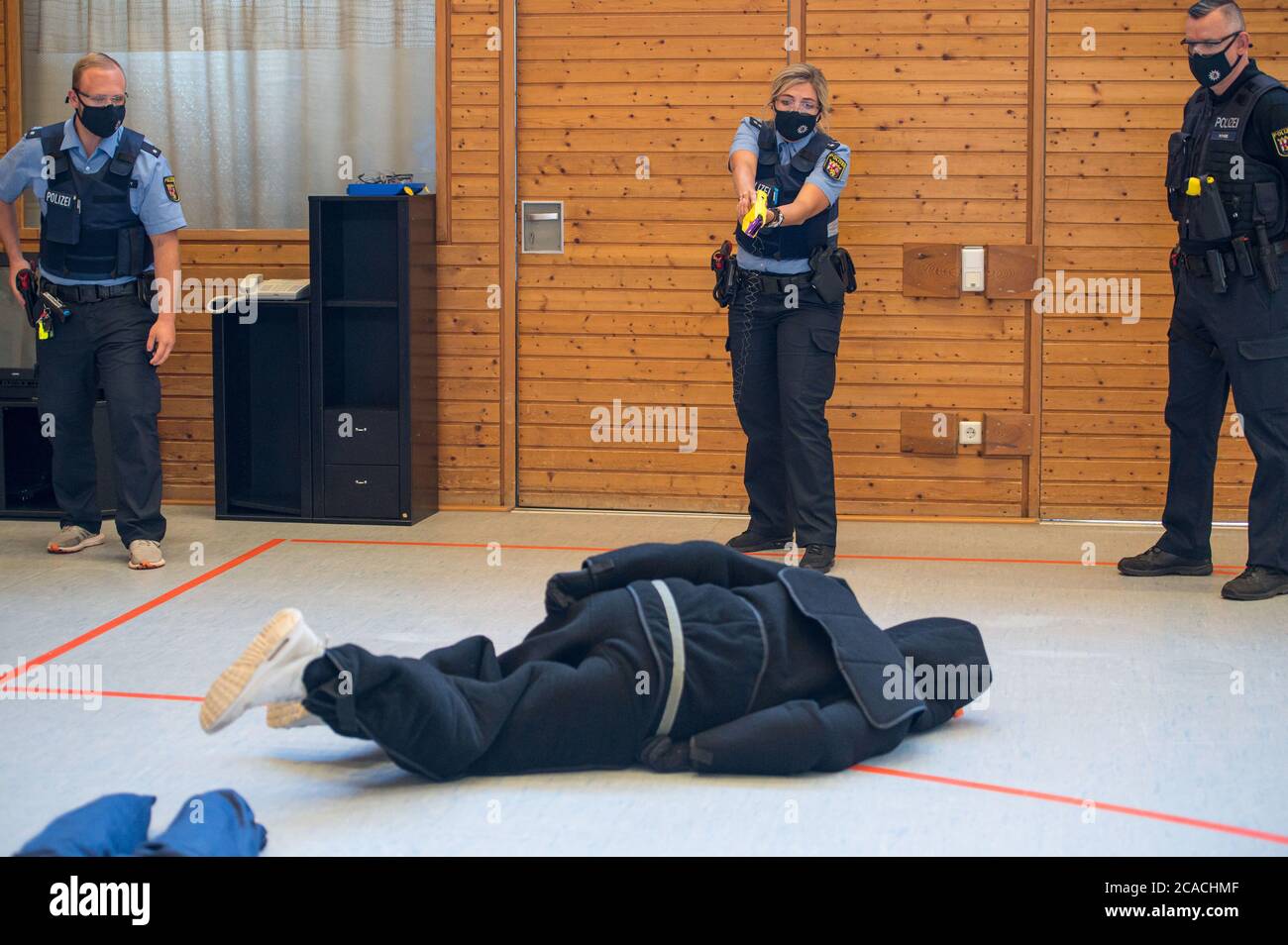 Taser training hi-res stock photography and images - Alamy