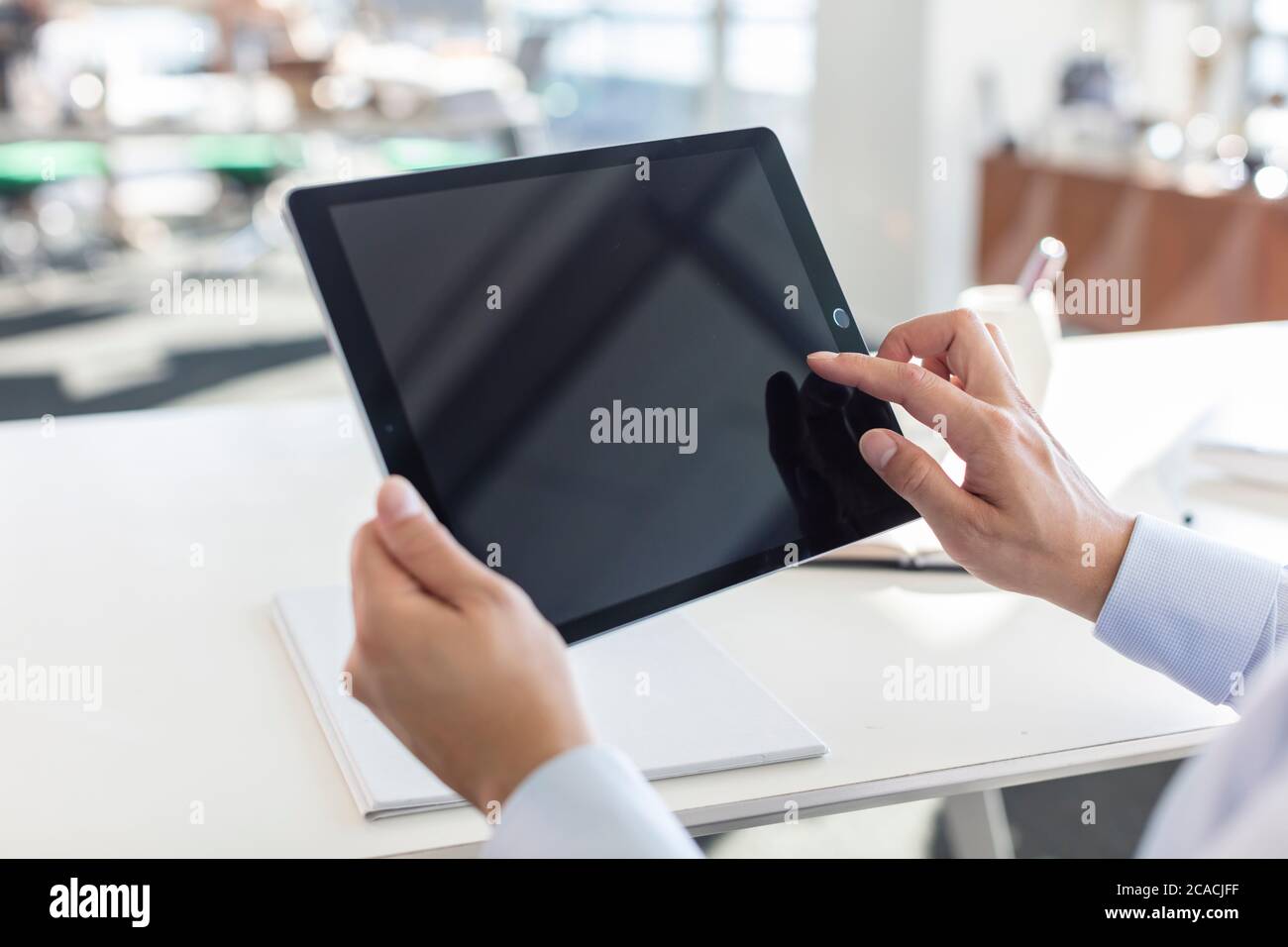 Video business people using tablet hi-res stock photography and images ...