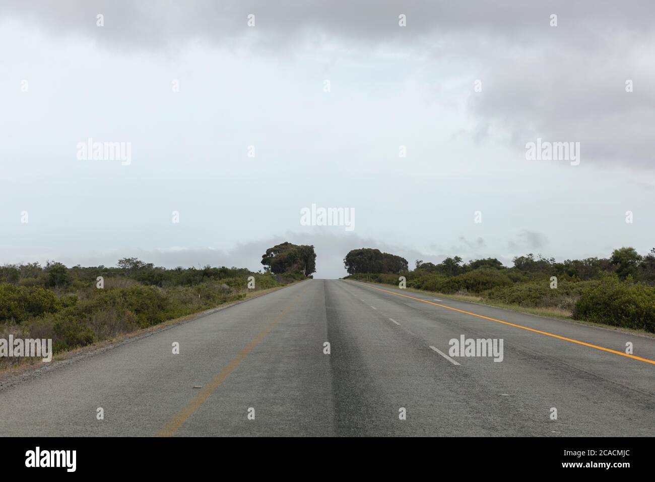 Dramatic straight asphalt road hi-res stock photography and images - Alamy