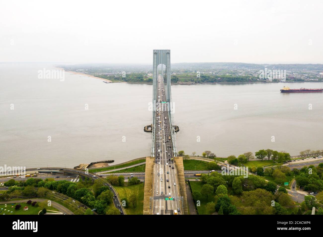 Aerial view of the Verrazzano-Narrows bridge in Brooklyn and Staten ...
