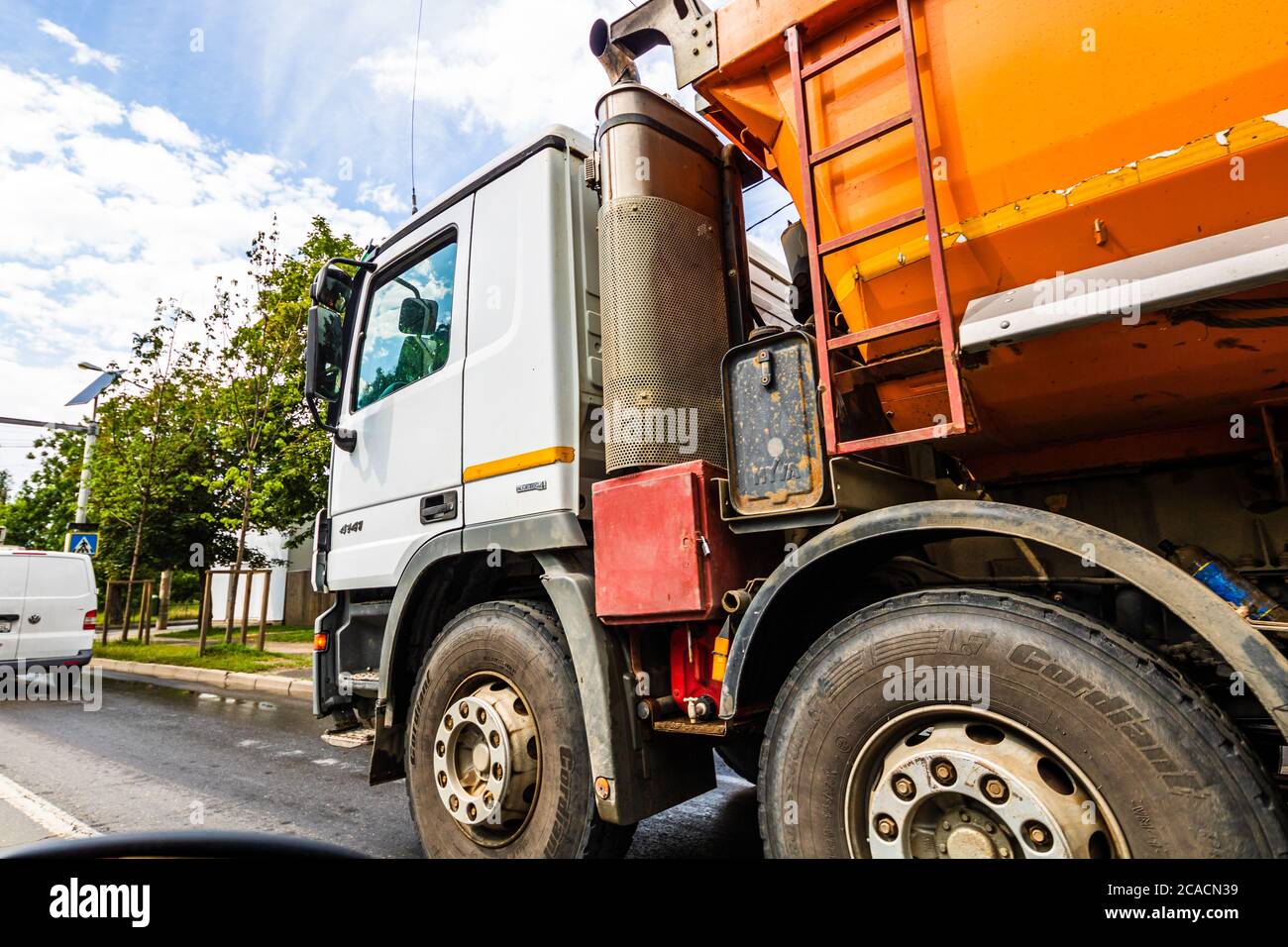 Traffic with road view through car front window, Dirty Schmitz ...