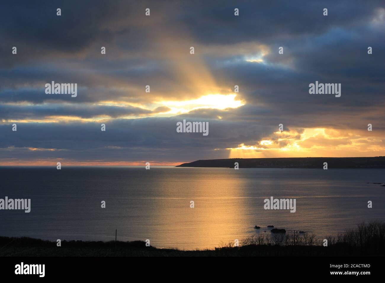 Mounts bay and sun rays hi-res stock photography and images - Alamy