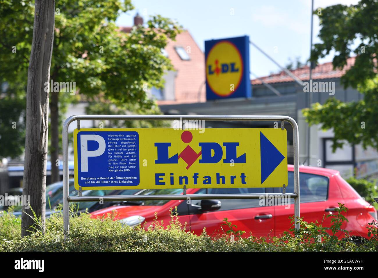 Munich, Deutschland. 06th Aug, 2020. Entry sign to a LIDL branch ...