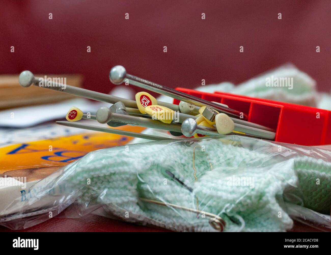 Knitting needles hi-res stock photography and images - Alamy