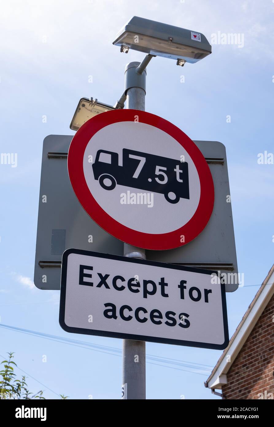 Weight restriction traffic signs hi-res stock photography and images ...