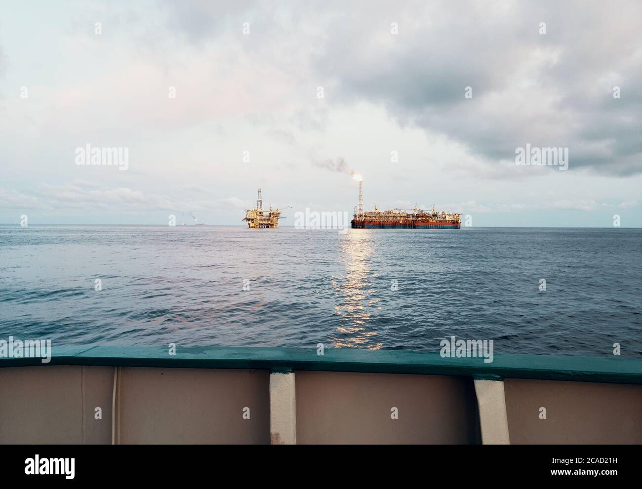 FPSO tanker vessel near Oil Rig platform. Offshore oil and gas industry ...