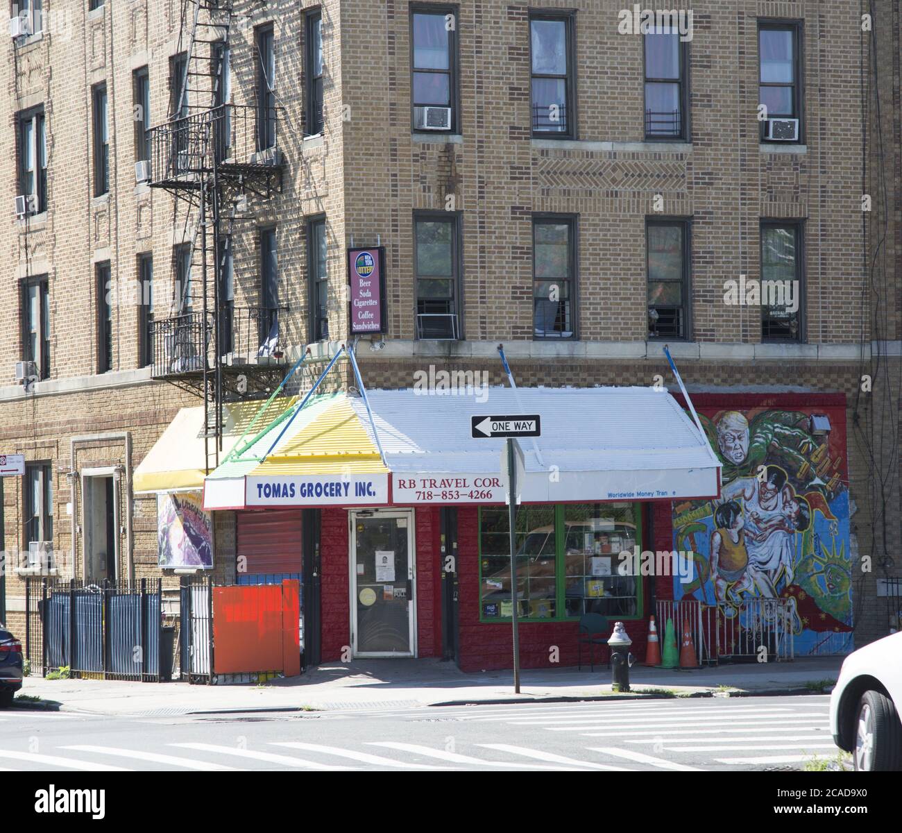 Tomas grocery hi-res stock photography and images - Alamy