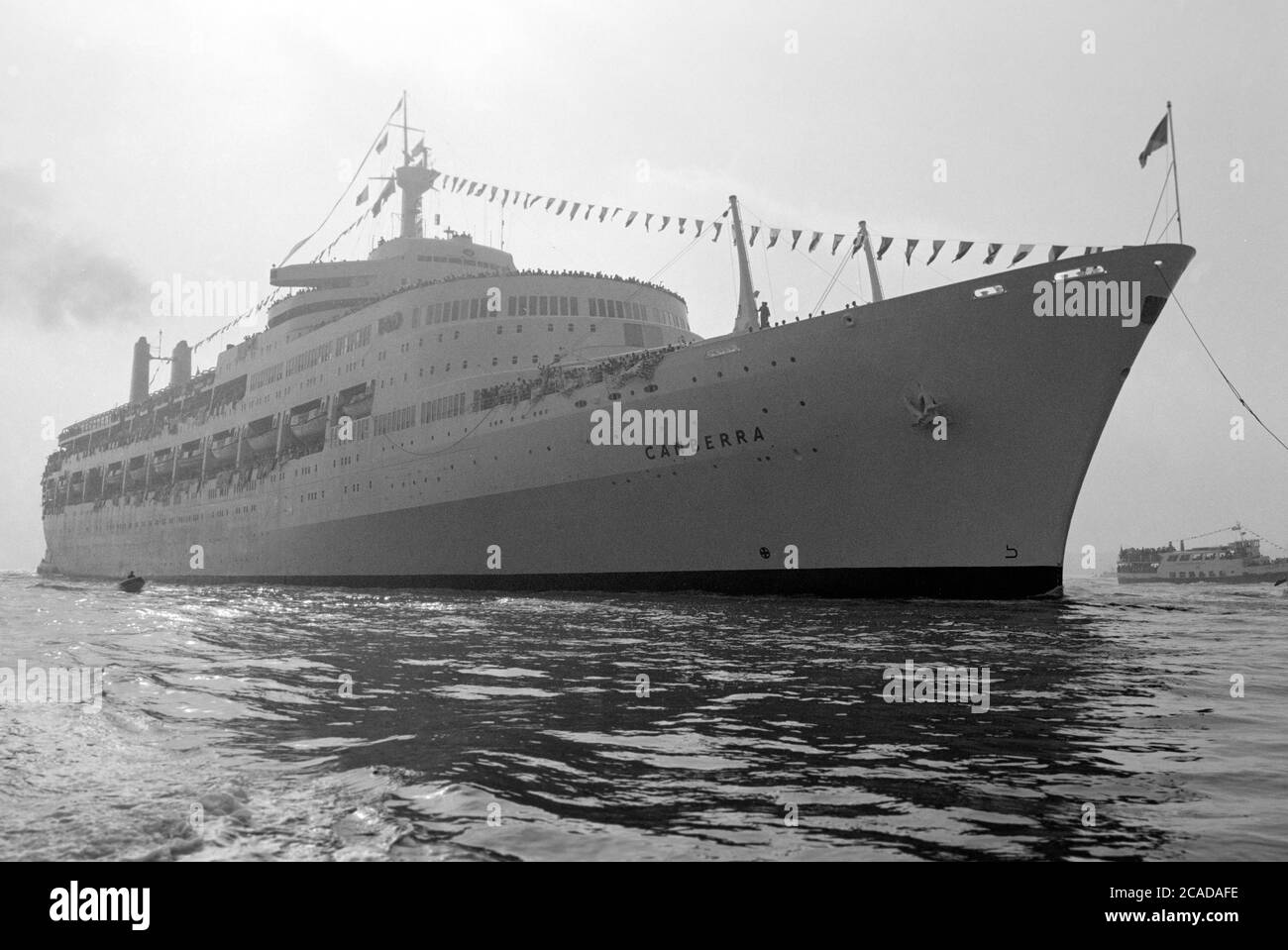 Ss canberra ship Black and White Stock Photos & Images - Alamy